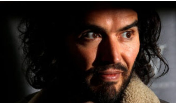 Acusan al actor británico Russell Brand de violación y agresión sexual